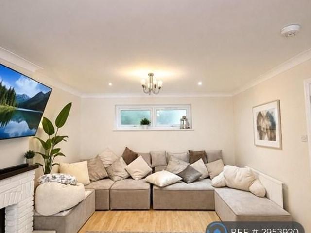 3 bedroom detached house to rent
