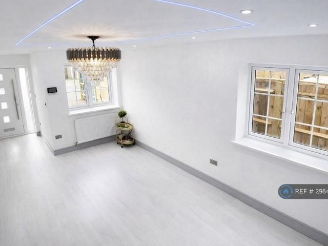 3 bedroom detached house to rent