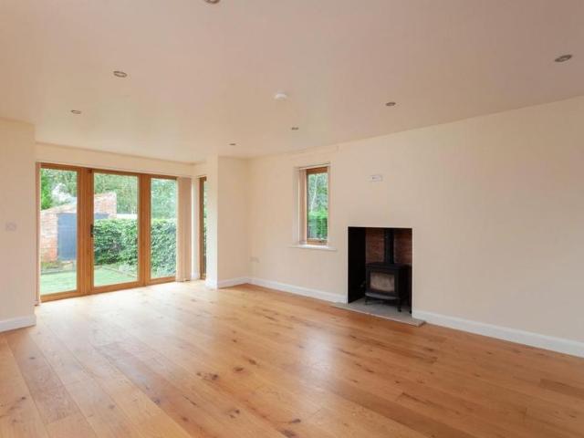 3 bedroom detached house to rent