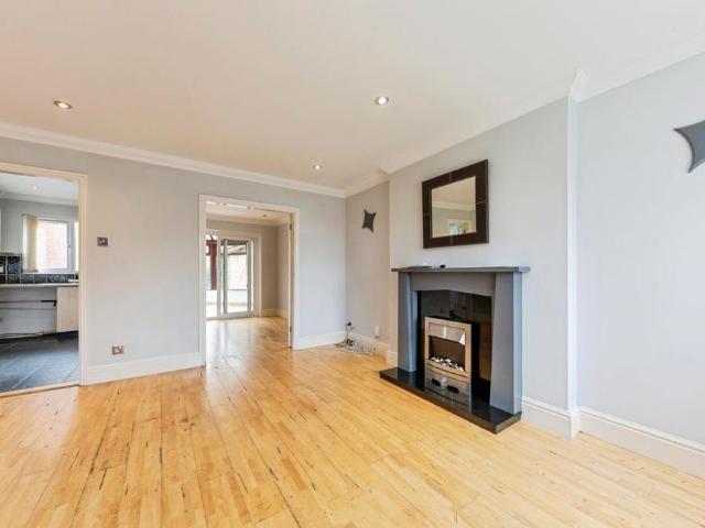 3 bedroom detached house to rent