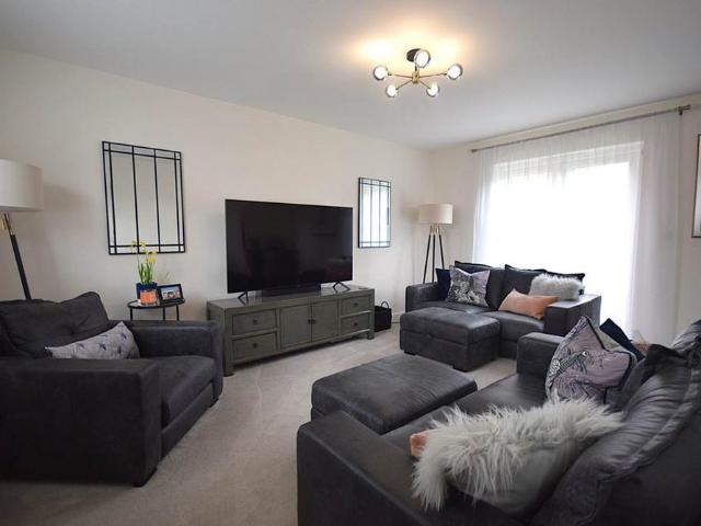 3 bedroom detached house to rent