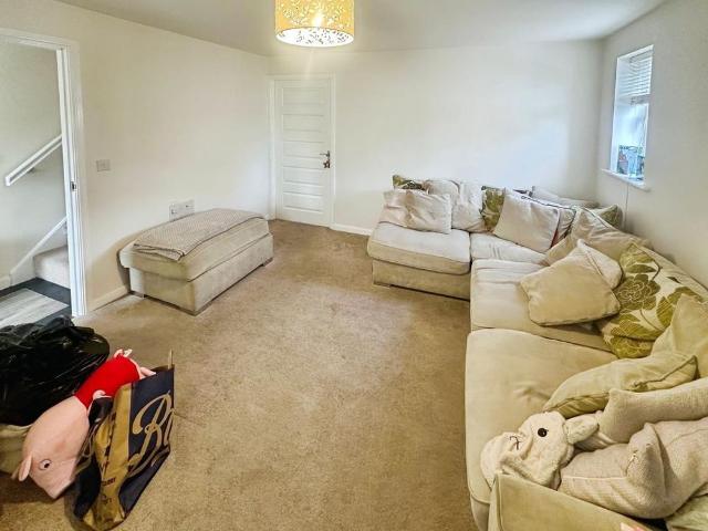 3 bedroom detached house to rent