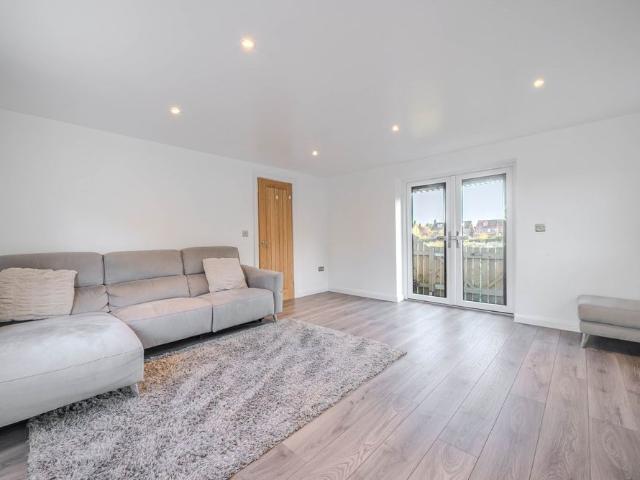 3 bedroom detached house to rent
