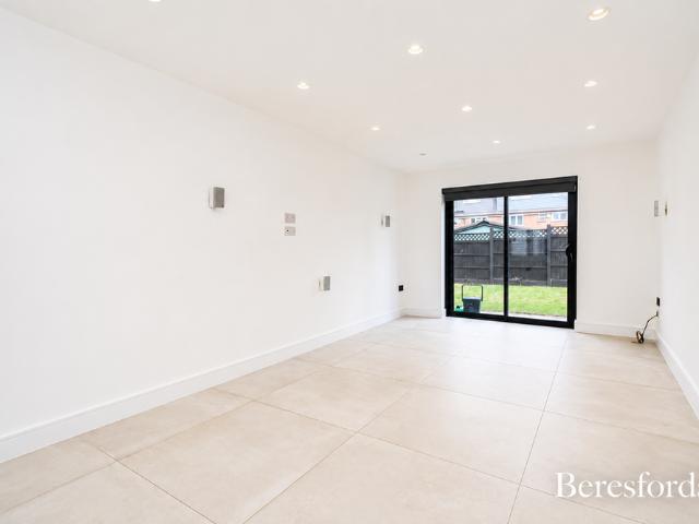 3 bedroom detached house to rent