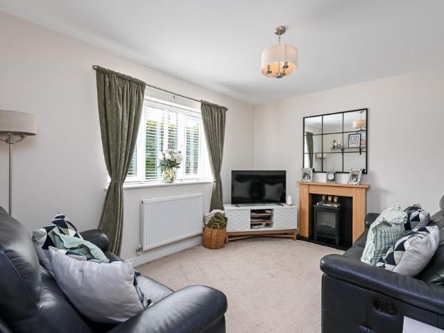 3 bedroom detached house to rent