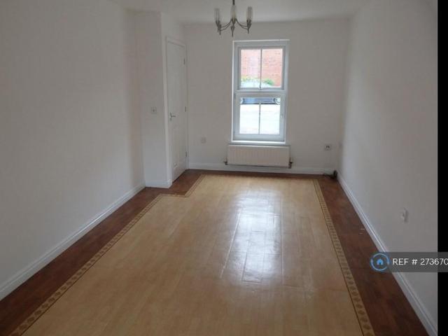 3 bedroom detached house to rent