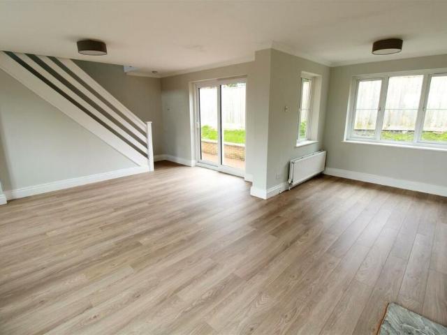 3 bedroom detached house to rent