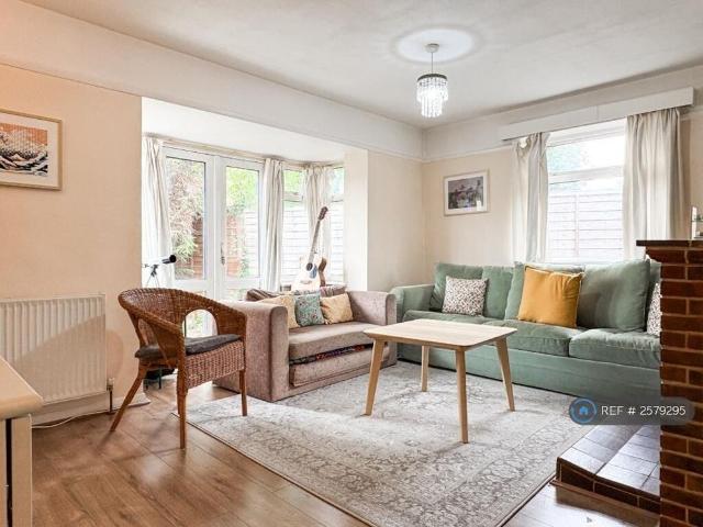 3 bedroom detached house to rent