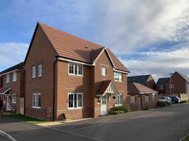 3 bedroom detached house to rent