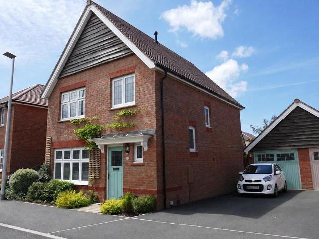 3 bedroom detached house to rent