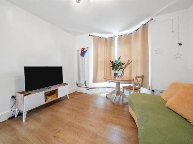 3 bedroom detached house to rent