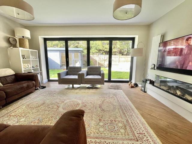 3 bedroom detached house to rent
