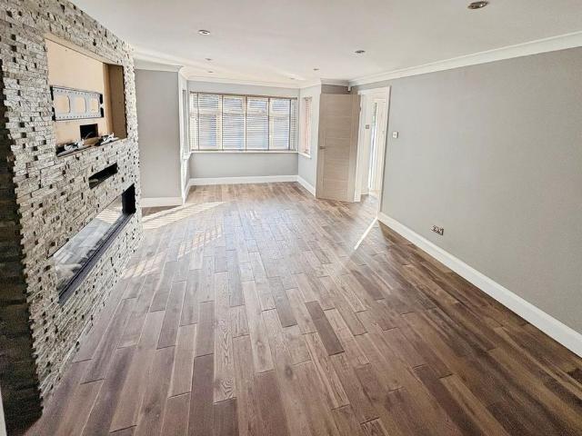 3 bedroom detached house to rent