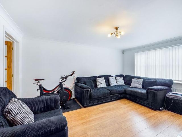 3 bedroom detached house to rent
