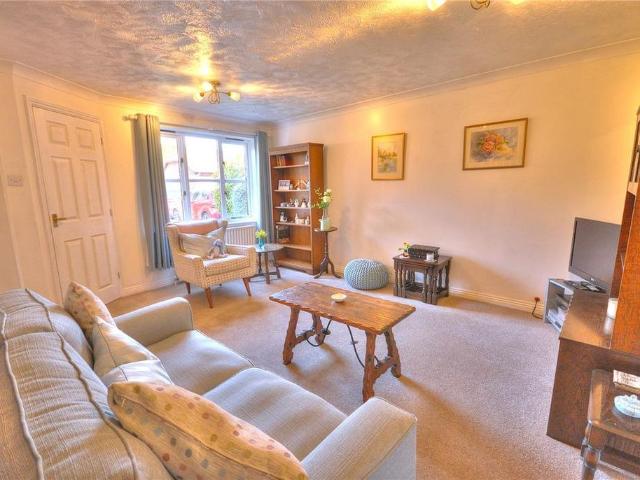 3 bedroom detached house to rent