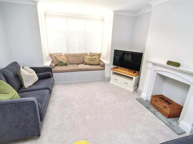3 bedroom detached house to rent