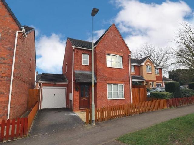 3 bedroom detached house to rent