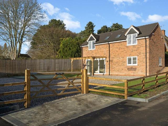 3 bedroom detached house to rent