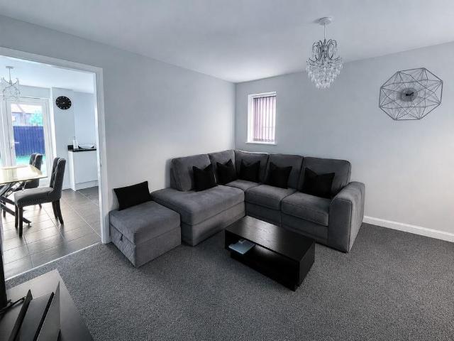 3 bedroom detached house to rent