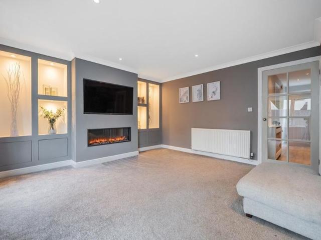 3 bedroom detached house to rent