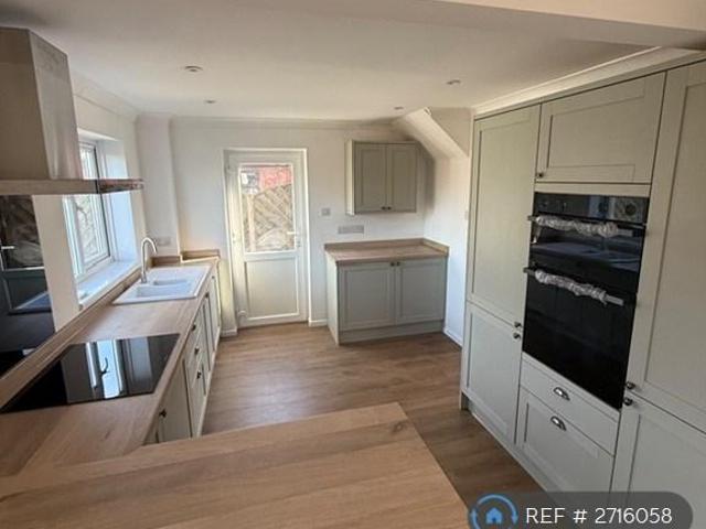 3 bedroom detached house to rent