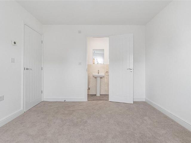 3 bedroom detached house to rent