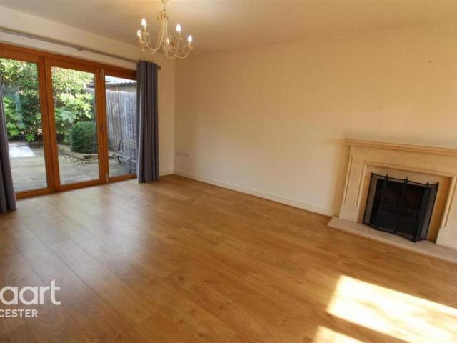 3 bedroom detached house to rent