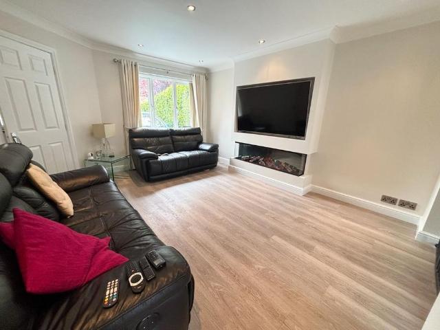 3 bedroom detached house to rent