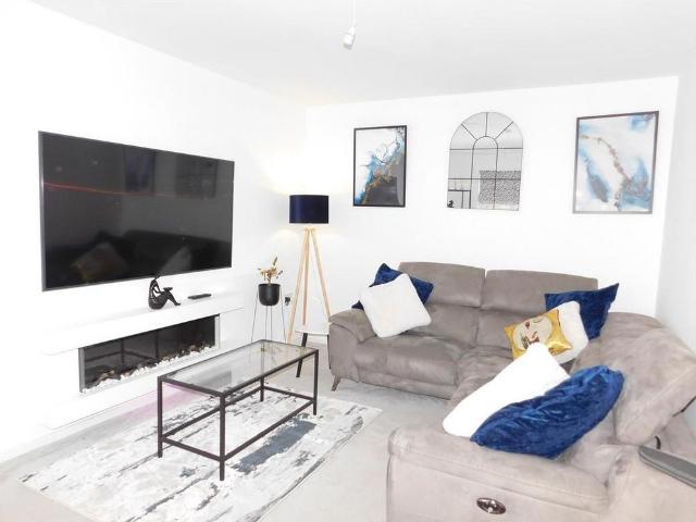 3 bedroom detached house to rent