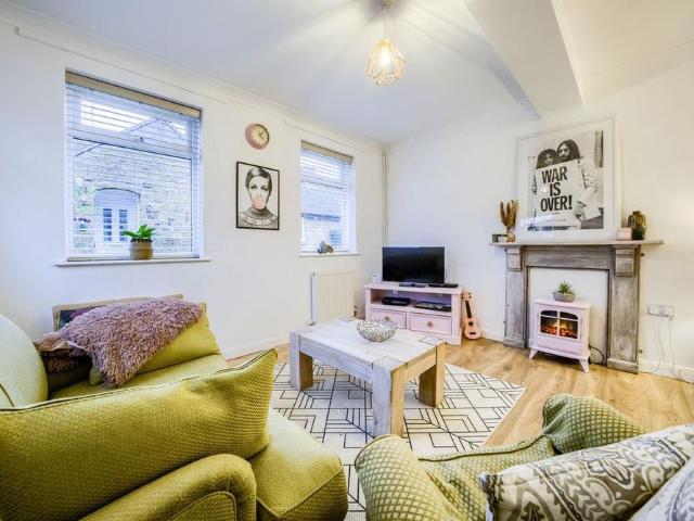 3 bedroom detached house to rent