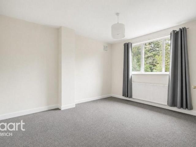 4 bedroom detached house to rent