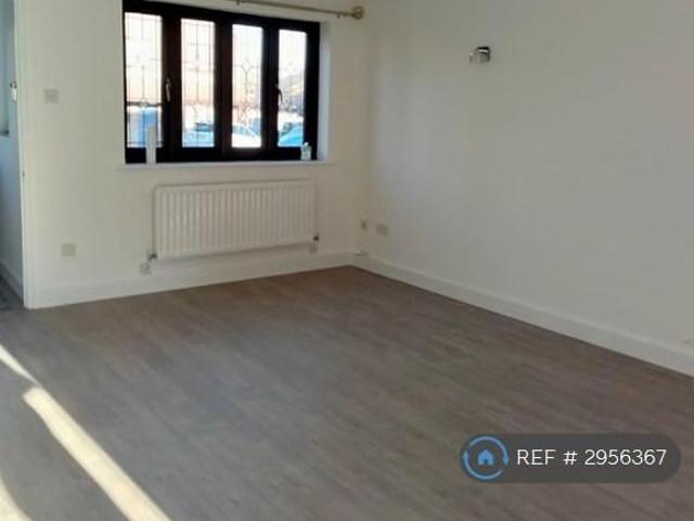 3 bedroom detached house to rent