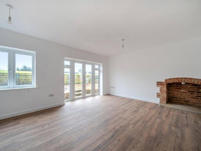 3 bedroom detached house to rent