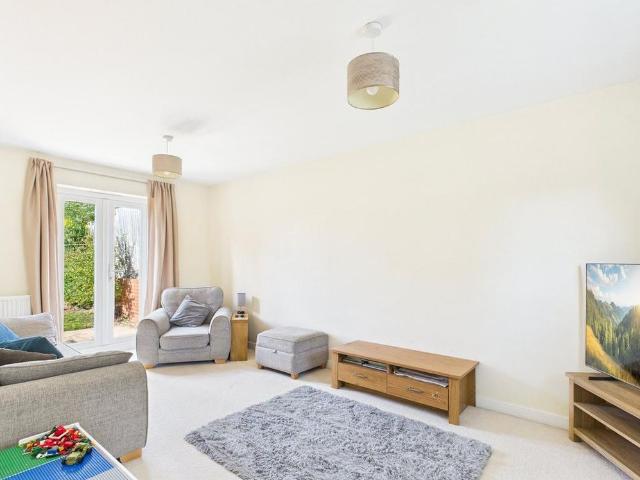 3 bedroom detached house to rent