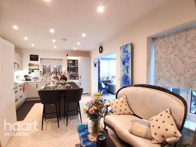 3 bedroom detached house to rent