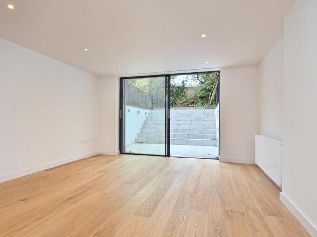 3 bedroom detached house to rent