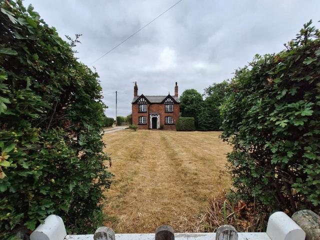 3 bedroom detached house to rent