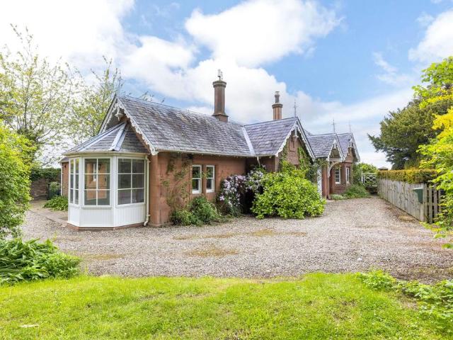 3 bedroom detached house to rent