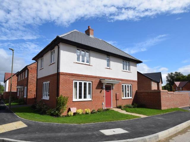 3 bedroom detached house to rent