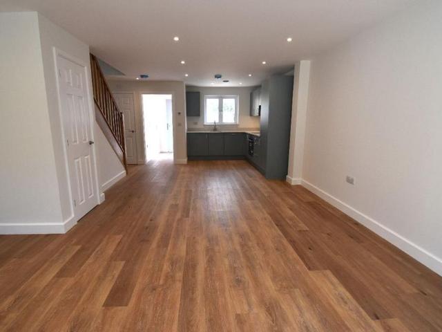 3 bedroom detached house to rent