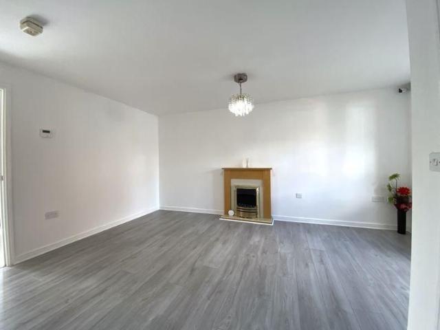 3 bedroom detached house to rent