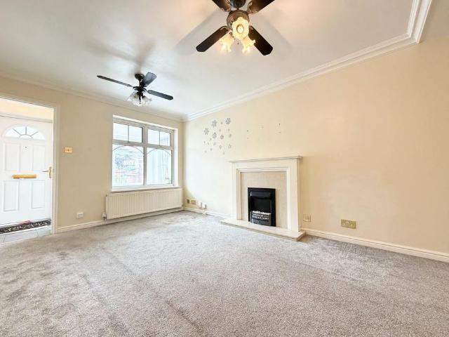 3 bedroom detached house to rent