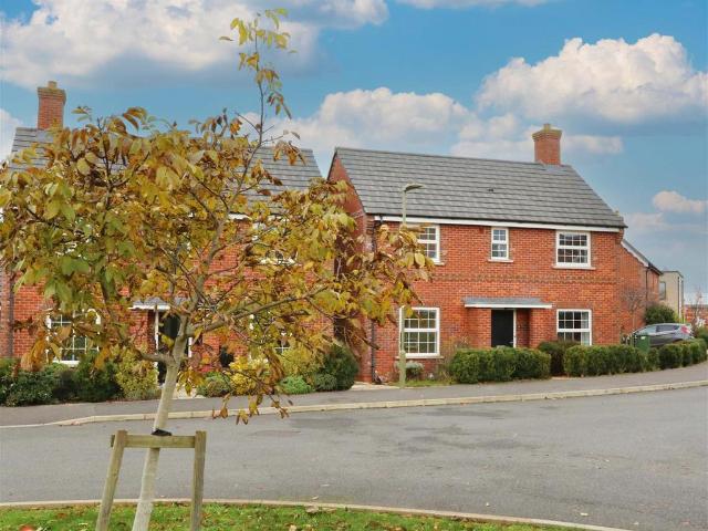 3 bedroom detached house to rent