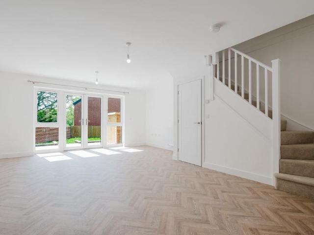 3 bedroom detached house to rent