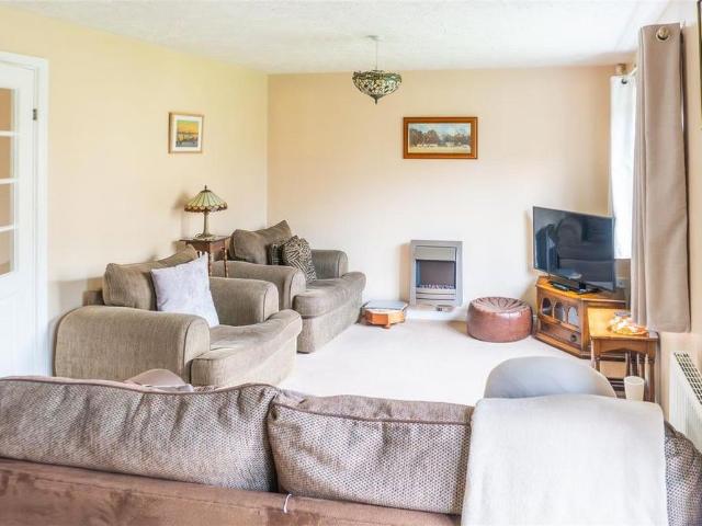 3 bedroom detached house to rent