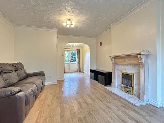 3 bedroom detached house to rent