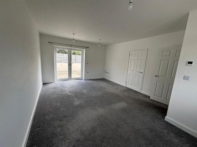 3 bedroom detached house to rent