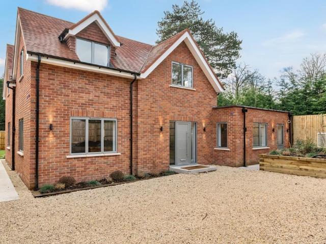 3 bedroom detached house to rent