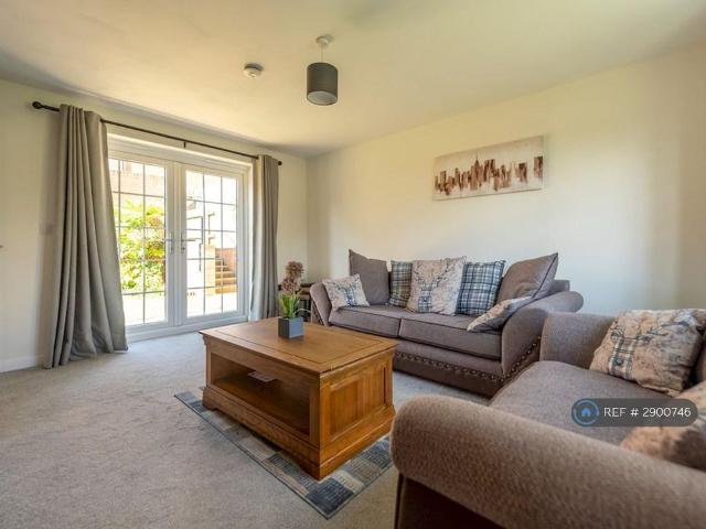 3 bedroom detached house to rent