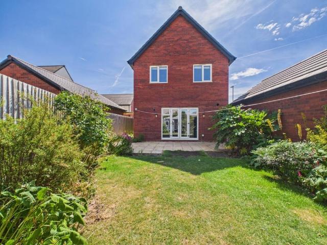 3 bedroom detached house to rent